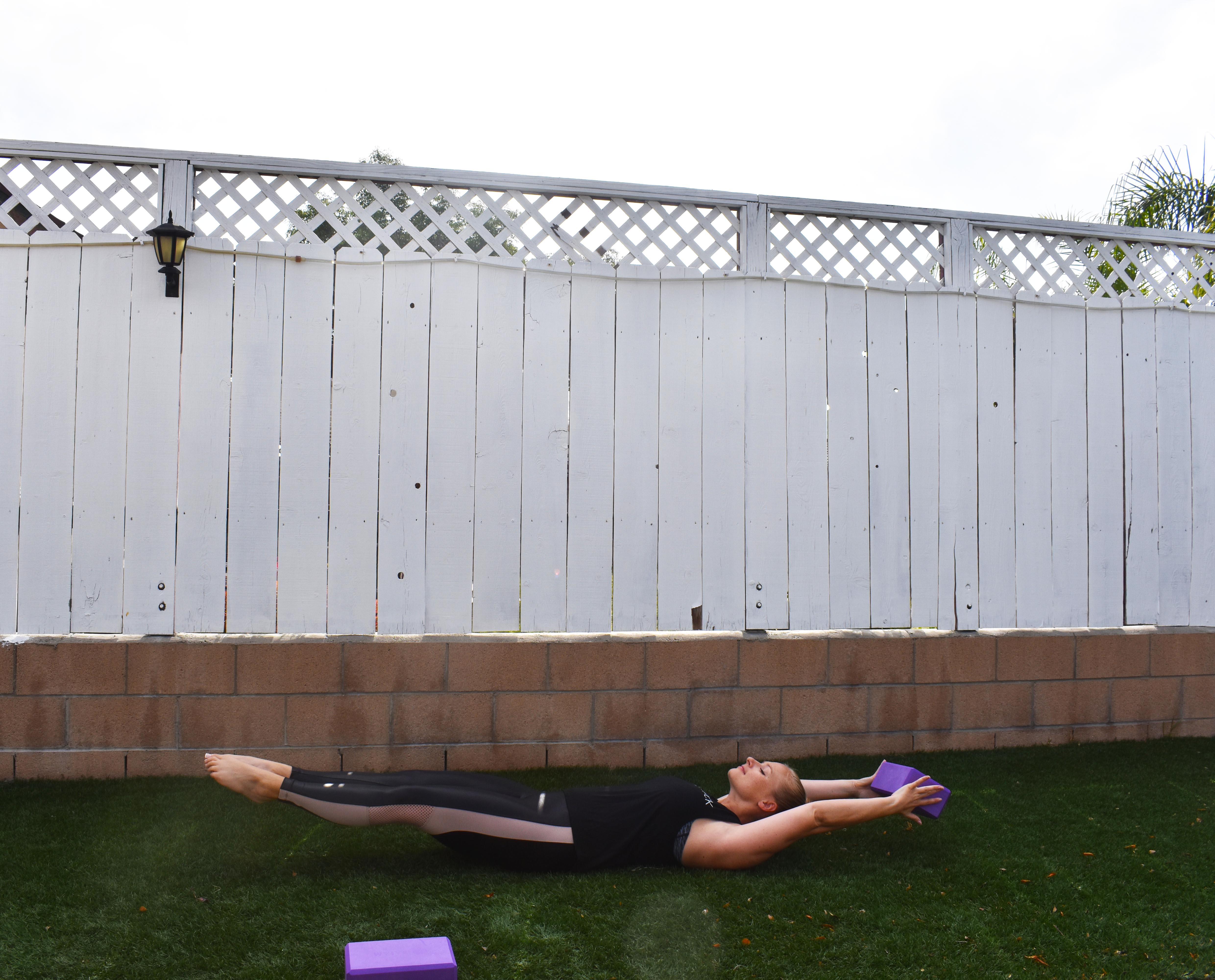 Yoga block workout-full body crunches-1 • Foodie Loves Fitness